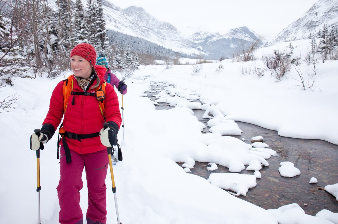 How do you become a certified hiking guide in Canada?